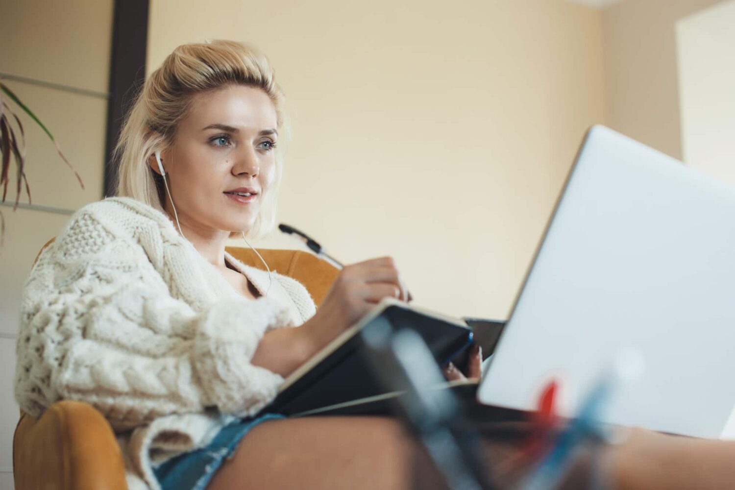 4 steps of employee onboarding using an LMS