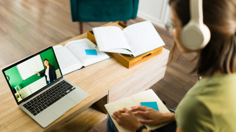 What is vicarious learning: examples and conditioning | Samelane