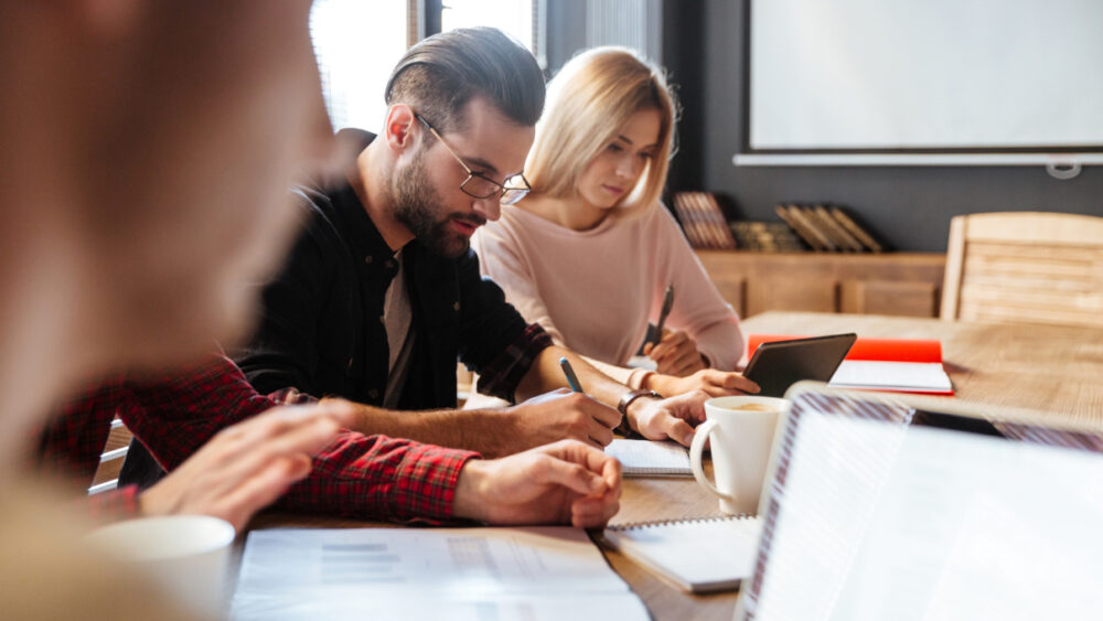 What is vicarious learning: examples and conditioning | Samelane